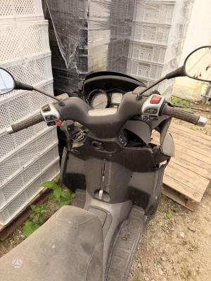 Melns Piaggio MP3 2007 Panevēža, ar dzinēja tilpumu 0.13 L un nobraukumu 18 tūkst. km par 490 €, foto 8 vietnē AUTOMOTO.COM.LV