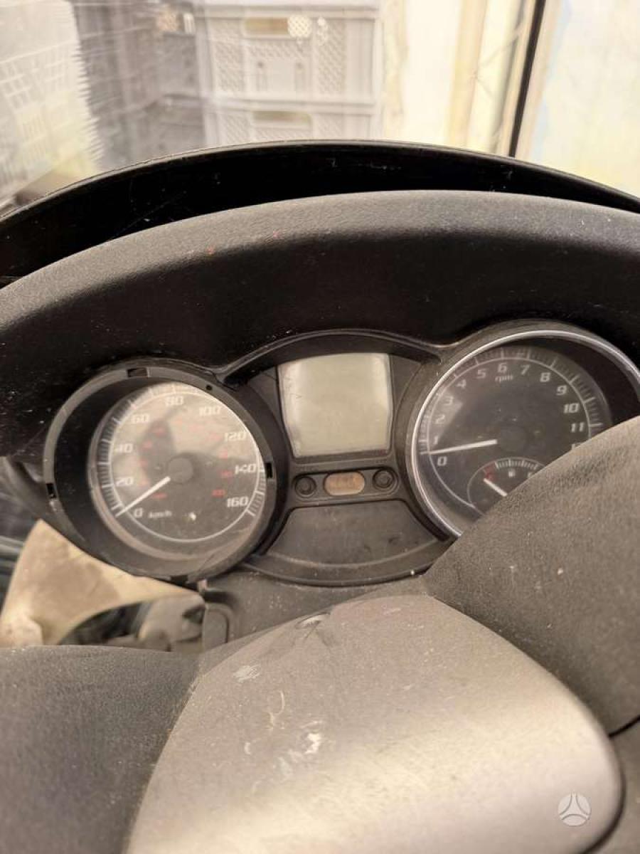 Melns Piaggio MP3 2007 Panevēža, ar dzinēja tilpumu 0.13 L un nobraukumu 18 tūkst. km par 490 €, foto 9 vietnē AUTOMOTO.COM.LV