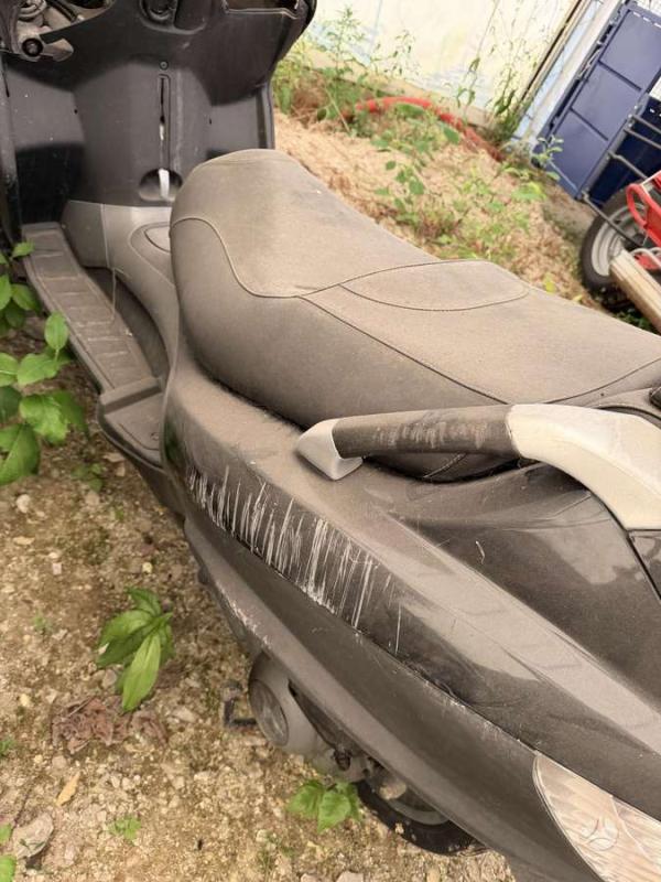 Melns Piaggio MP3 2007 Panevēža, ar dzinēja tilpumu 0.13 L un nobraukumu 18 tūkst. km par 490 €, foto 10 vietnē AUTOMOTO.COM.LV