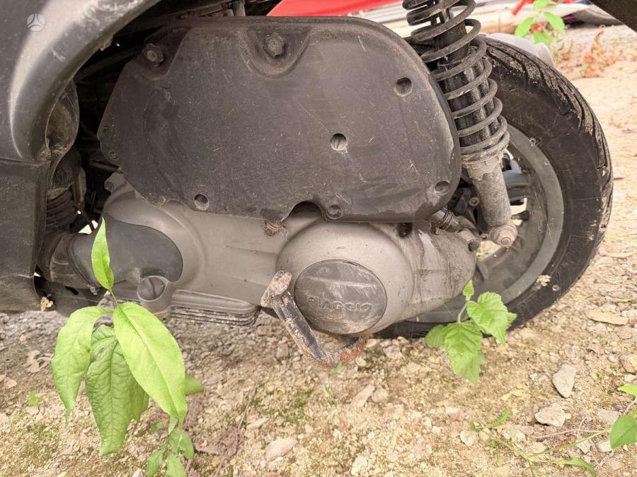 Melns Piaggio MP3 2007 Panevēža, ar dzinēja tilpumu 0.13 L un nobraukumu 18 tūkst. km par 490 €, foto 12 vietnē AUTOMOTO.COM.LV
