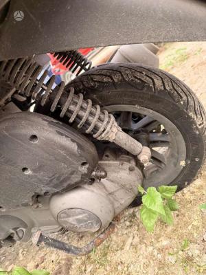 Melns Piaggio MP3 2007 Panevēža, ar dzinēja tilpumu 0.13 L un nobraukumu 18 tūkst. km par 490 €, foto 18 vietnē AUTOMOTO.COM.LV