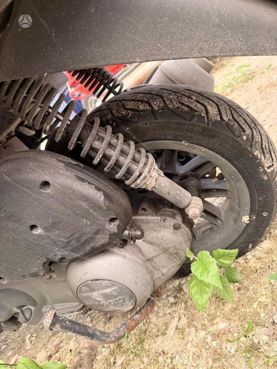 Melns Piaggio MP3 2007 Panevēža, ar dzinēja tilpumu 0.13 L un nobraukumu 18 tūkst. km par 490 €, foto 18 vietnē AUTOMOTO.COM.LV
