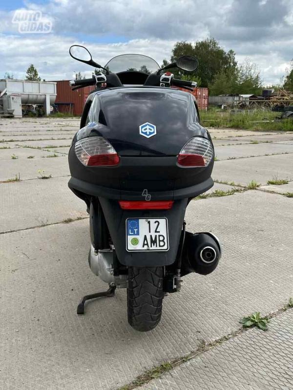 Melns Piaggio MP3 2009 Viļņa, ar dzinēja tilpumu 0.25 L un nobraukumu 8 tūkst. km par 2200 €, foto 3 vietnē AUTOMOTO.COM.LV