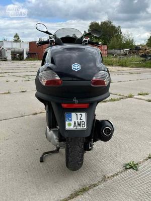 Black Piaggio MP3 2009 in Vilnius, with an engine capacity of 0.25 L and mileage of 8 thousand km for 2200 €, photo 3 on AUTOMOTO.COM.LV