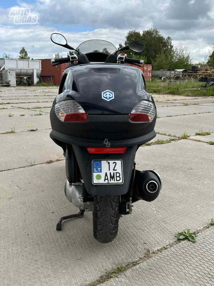 Black Piaggio MP3 2009 in Vilnius, with an engine capacity of 0.25 L and mileage of 8 thousand km for 2200 €, photo 3 on AUTOMOTO.COM.LV