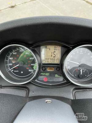 Black Piaggio MP3 2009 in Vilnius, with an engine capacity of 0.25 L and mileage of 8 thousand km for 2200 €, photo 4 on AUTOMOTO.COM.LV