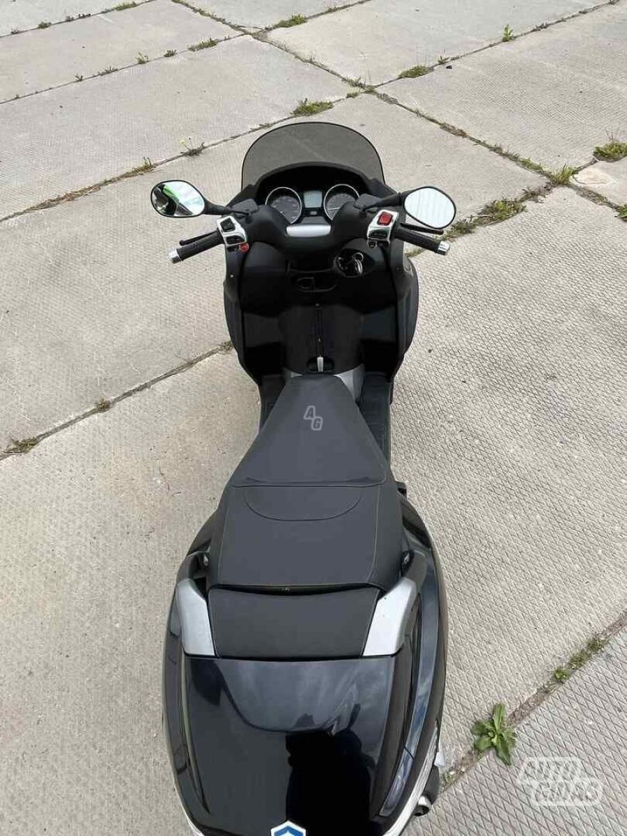 Black Piaggio MP3 2009 in Vilnius, with an engine capacity of 0.25 L and mileage of 8 thousand km for 2200 €, photo 9 on AUTOMOTO.COM.LV