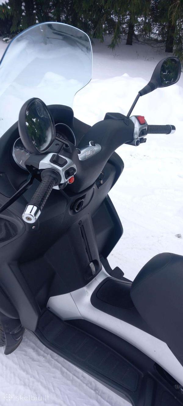Melns Piaggio MP3 2009 Telšiai, ar dzinēja tilpumu 0.40 L un nobraukumu 49 tūkst. km par 1350 €, foto 5 vietnē AUTOMOTO.COM.LV