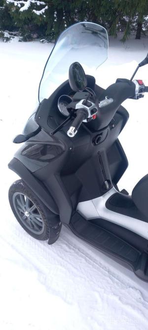 Black Piaggio MP3 2009 in Telschi, with an engine capacity of 0.40 L and mileage of 49 thousand km for 1350 €, photo 12 on AUTOMOTO.COM.LV