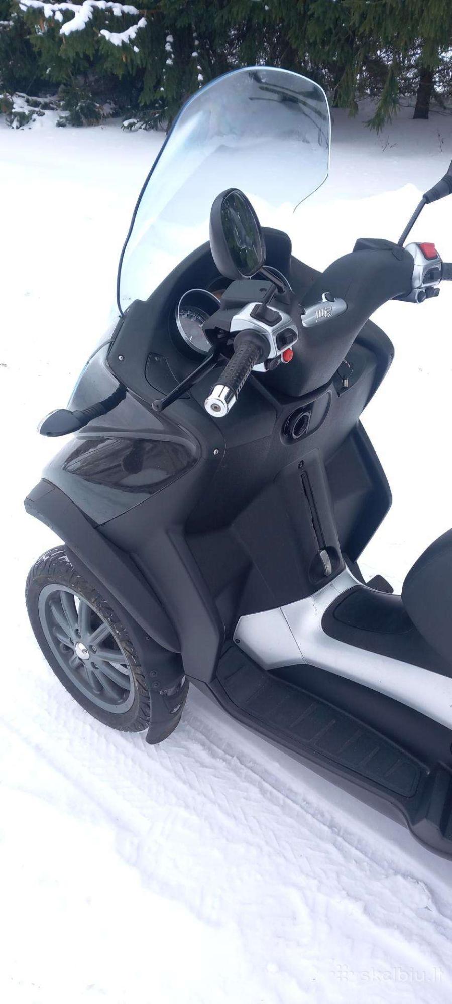 Black Piaggio MP3 2009 in Telschi, with an engine capacity of 0.40 L and mileage of 49 thousand km for 1350 €, photo 12 on AUTOMOTO.COM.LV
