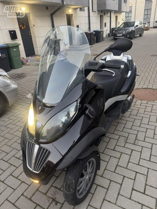 Черный Piaggio MP3 2009 в Вильнюс, объемом двигателя 0.40 л и пробегом 35 тыс. км за 1850 €, фото 1 на AUTOMOTO.COM.LV