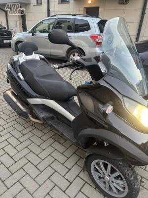 Melns Piaggio MP3 2009 Viļņa, ar dzinēja tilpumu 0.40 L un nobraukumu 35 tūkst. km par 1850 €, foto 2 vietnē AUTOMOTO.COM.LV