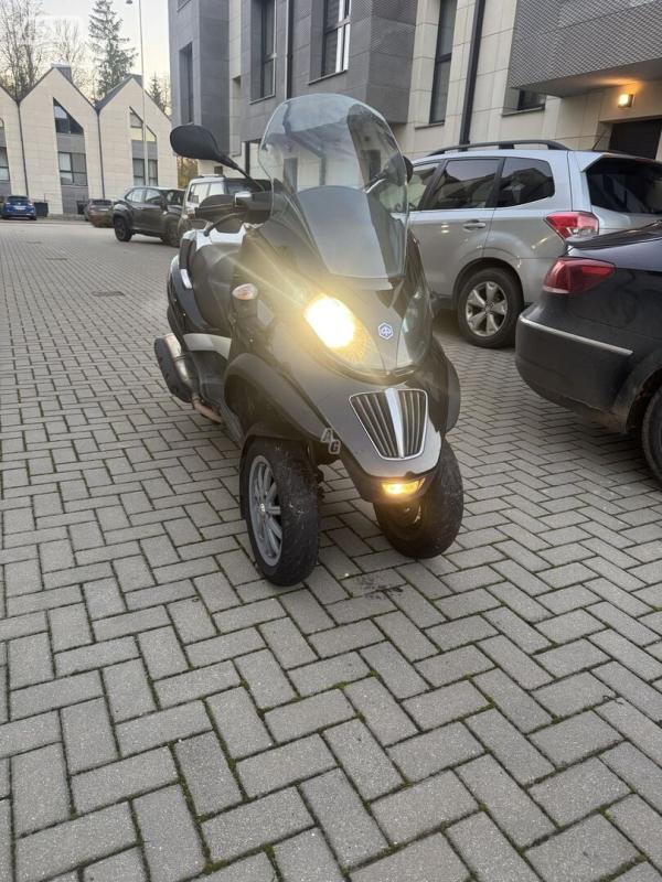Черный Piaggio MP3 2009 в Вильнюс, объемом двигателя 0.40 л и пробегом 35 тыс. км за 1850 €, фото 3 на AUTOMOTO.COM.LV
