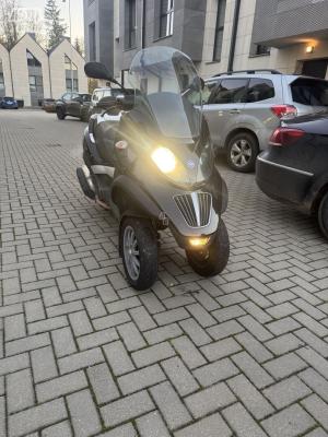 Melns Piaggio MP3 2009 Viļņa, ar dzinēja tilpumu 0.40 L un nobraukumu 35 tūkst. km par 1850 €, foto 3 vietnē AUTOMOTO.COM.LV