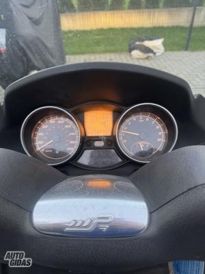 Melns Piaggio MP3 2009 Viļņa, ar dzinēja tilpumu 0.40 L un nobraukumu 35 tūkst. km par 1850 €, foto 8 vietnē AUTOMOTO.COM.LV