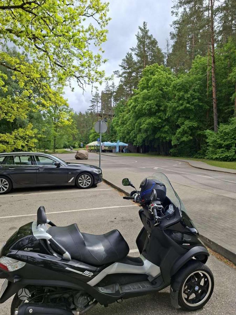 Черный Piaggio MP3 2009 в Паневежис, объемом двигателя 0.25 л и пробегом 25 тыс. км за 1800 €, фото 5 на AUTOMOTO.COM.LV