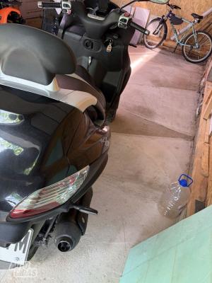 Black Piaggio MP3 2009 in Vilnius, with an engine capacity of 0.25 L and mileage of 38 thousand km for 1400 €, photo 7 on AUTOMOTO.COM.LV
