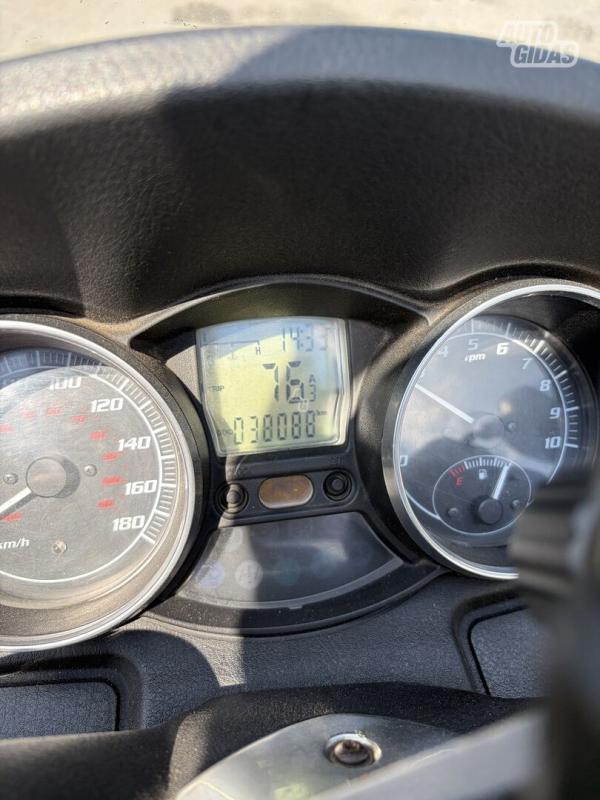 Melns Piaggio MP3 2009 Viļņa, ar dzinēja tilpumu 0.25 L un nobraukumu 38 tūkst. km par 1450 €, foto 10 vietnē AUTOMOTO.COM.LV