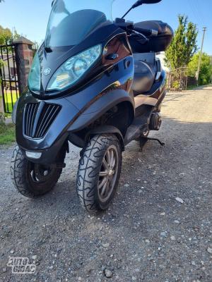 Black Piaggio MP3 2010 in Klaipeda, with an engine capacity of 56.00 L and mileage of 0 thousand km for 1650 €, photo 3 on AUTOMOTO.COM.LV