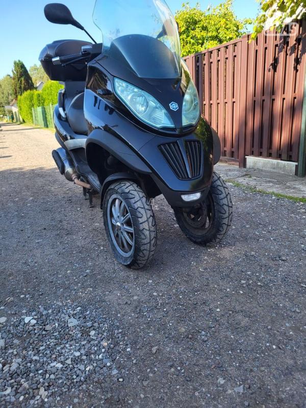 Black Piaggio MP3 2010 in Klaipeda, with an engine capacity of 56.00 L and mileage of 0 thousand km for 1650 €, photo 3 on AUTOMOTO.COM.LV