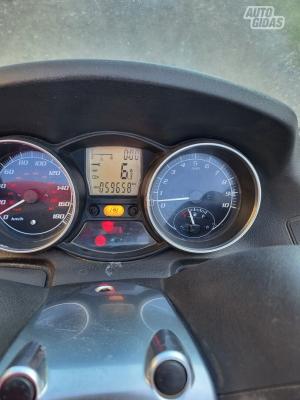 Black Piaggio MP3 2010 in Klaipeda, with an engine capacity of 56.00 L and mileage of 0 thousand km for 1650 €, photo 5 on AUTOMOTO.COM.LV
