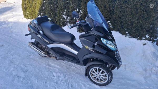 Black Piaggio MP3 2011 in Kaunas, with an engine capacity of 0.50 L and mileage of 22 thousand km for 2400 €, photo 2 on AUTOMOTO.COM.LV