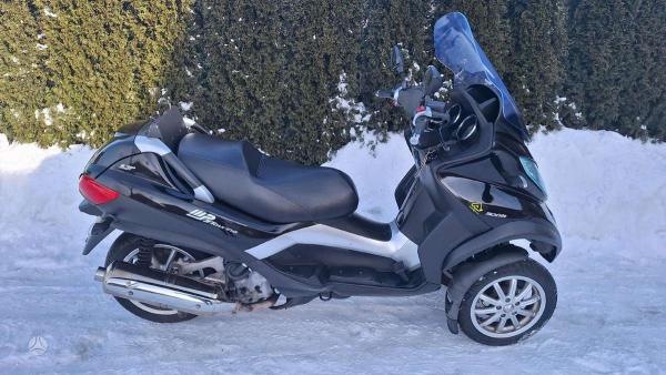 Black Piaggio MP3 2011 in Kaunas, with an engine capacity of 0.50 L and mileage of 22 thousand km for 2400 €, photo 3 on AUTOMOTO.COM.LV