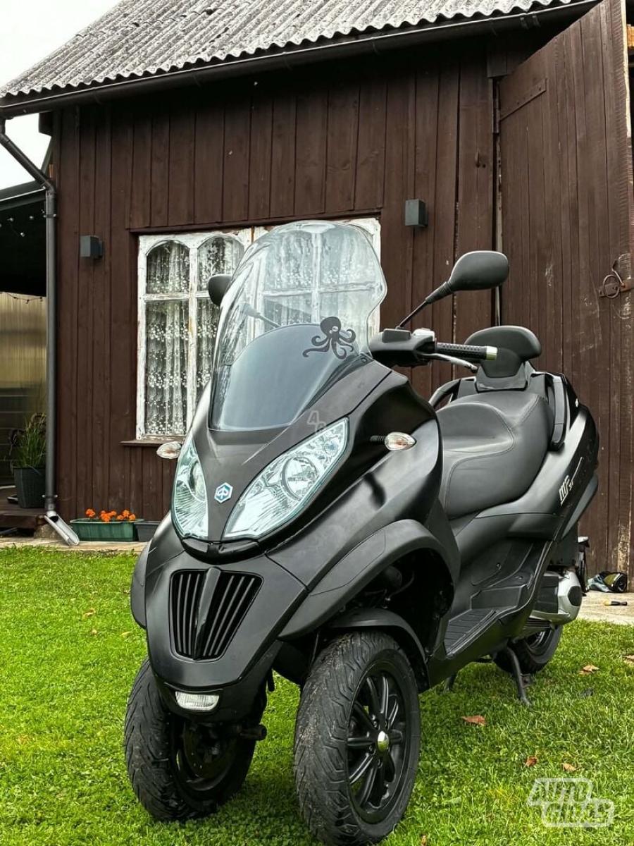 Melns Piaggio MP3 2011 Tauragė, ar dzinēja tilpumu 0.30 L un nobraukumu 0 tūkst. km par 1500 €, foto 1 vietnē AUTOMOTO.COM.LV