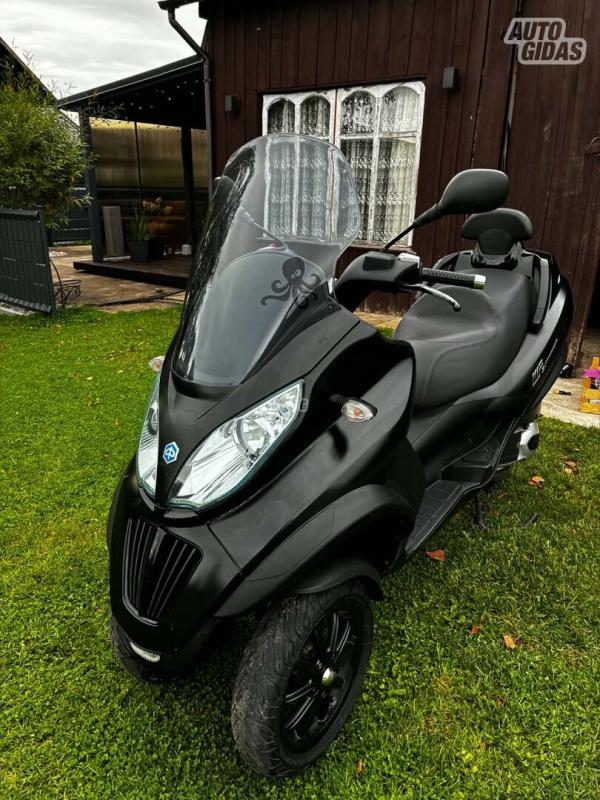 Melns Piaggio MP3 2011 Tauragė, ar dzinēja tilpumu 0.30 L un nobraukumu 0 tūkst. km par 1500 €, foto 3 vietnē AUTOMOTO.COM.LV