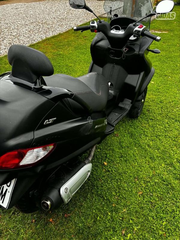Melns Piaggio MP3 2011 Tauragė, ar dzinēja tilpumu 0.30 L un nobraukumu 0 tūkst. km par 1500 €, foto 4 vietnē AUTOMOTO.COM.LV