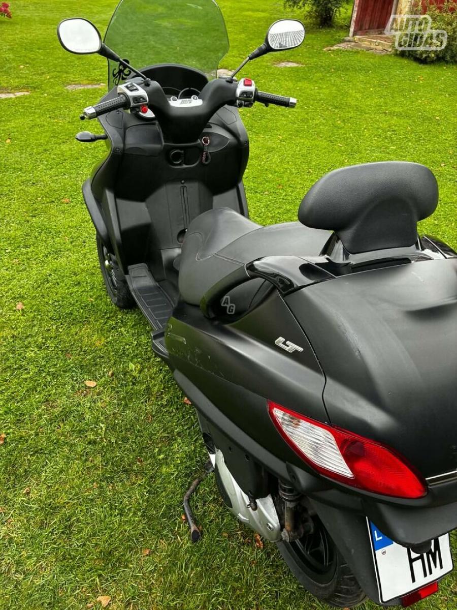 Melns Piaggio MP3 2011 Tauragė, ar dzinēja tilpumu 0.30 L un nobraukumu 0 tūkst. km par 1500 €, foto 6 vietnē AUTOMOTO.COM.LV