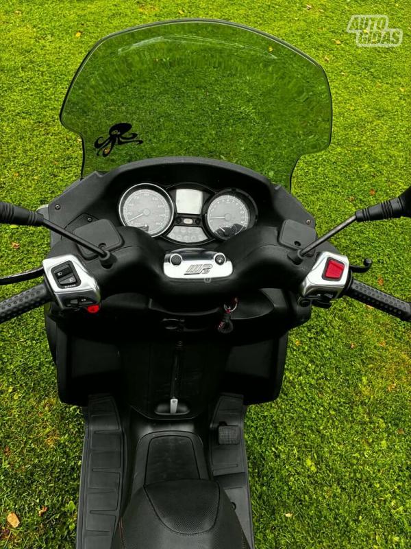 Melns Piaggio MP3 2011 Tauragė, ar dzinēja tilpumu 0.30 L un nobraukumu 0 tūkst. km par 1500 €, foto 9 vietnē AUTOMOTO.COM.LV