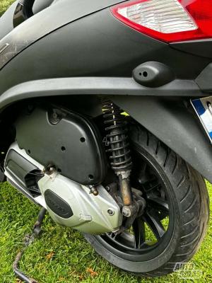 Melns Piaggio MP3 2011 Tauragė, ar dzinēja tilpumu 0.30 L un nobraukumu 0 tūkst. km par 1500 €, foto 10 vietnē AUTOMOTO.COM.LV