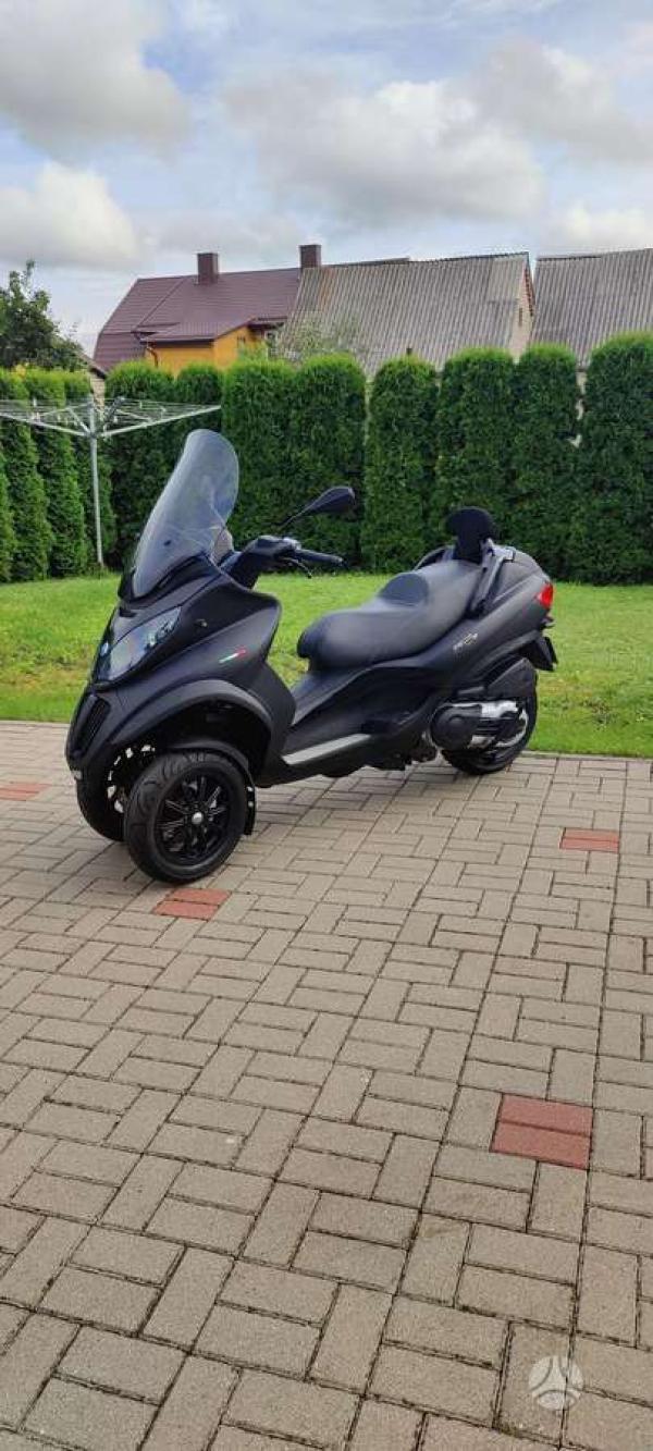 Black Piaggio MP3 2012 in Taurage, with an engine capacity of 0.50 L and mileage of 22 thousand km for 2900 €, photo 2 on AUTOMOTO.COM.LV