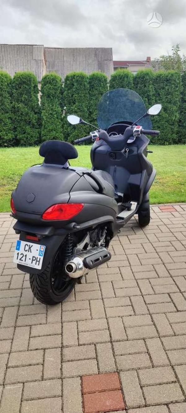 Black Piaggio MP3 2012 in Taurage, with an engine capacity of 0.50 L and mileage of 22 thousand km for 2900 €, photo 4 on AUTOMOTO.COM.LV