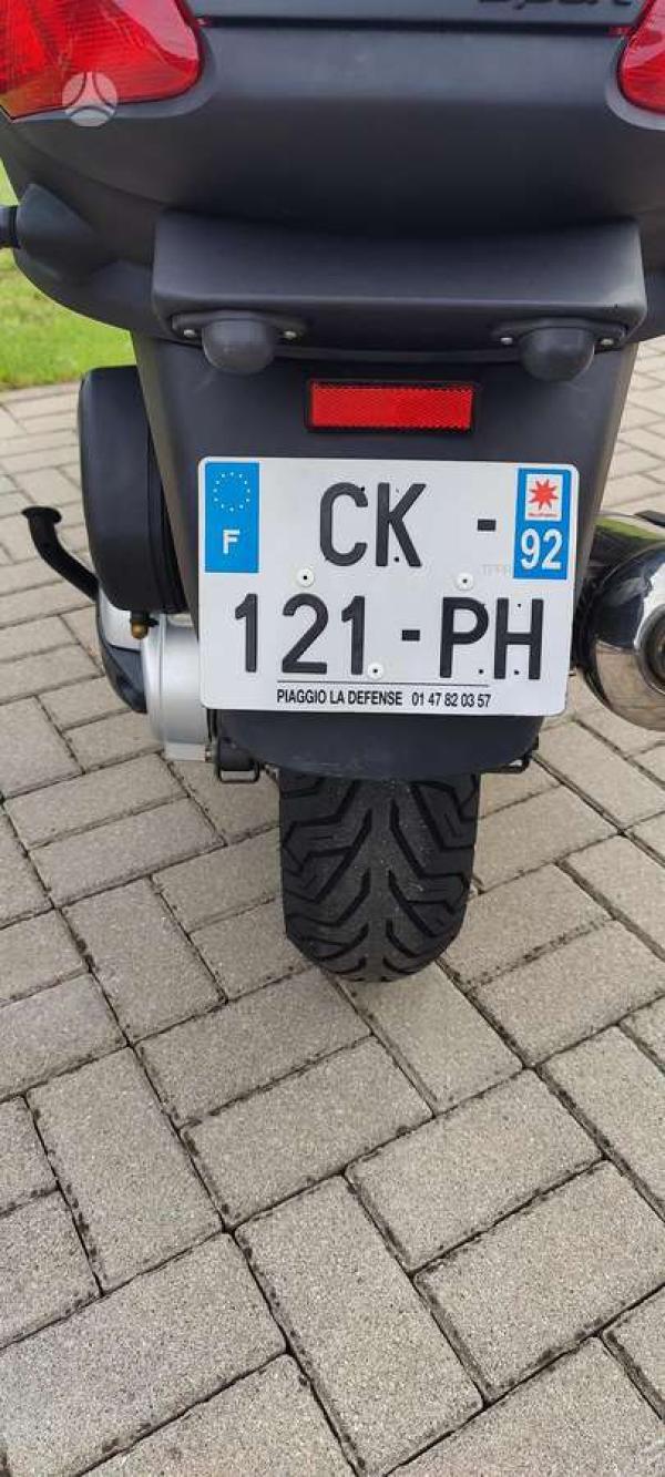 Black Piaggio MP3 2012 in Taurage, with an engine capacity of 0.50 L and mileage of 22 thousand km for 2900 €, photo 5 on AUTOMOTO.COM.LV