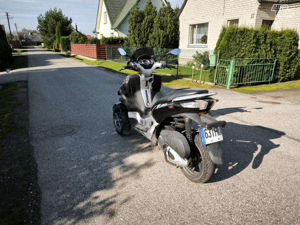 Melns Piaggio MP3 2012 Vilkaviškis, ar dzinēja tilpumu 0.30 L un nobraukumu 18 tūkst. km par 1400 €, foto 1 vietnē AUTOMOTO.COM.LV