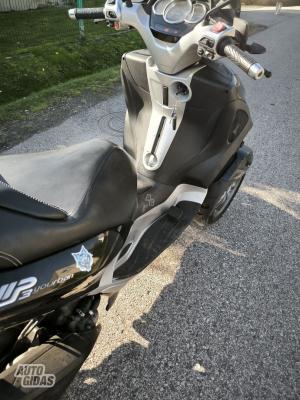 Melns Piaggio MP3 2012 Vilkaviškis, ar dzinēja tilpumu 0.30 L un nobraukumu 18 tūkst. km par 1400 €, foto 3 vietnē AUTOMOTO.COM.LV