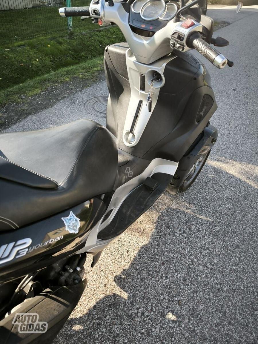 Melns Piaggio MP3 2012 Vilkaviškis, ar dzinēja tilpumu 0.30 L un nobraukumu 18 tūkst. km par 1400 €, foto 3 vietnē AUTOMOTO.COM.LV