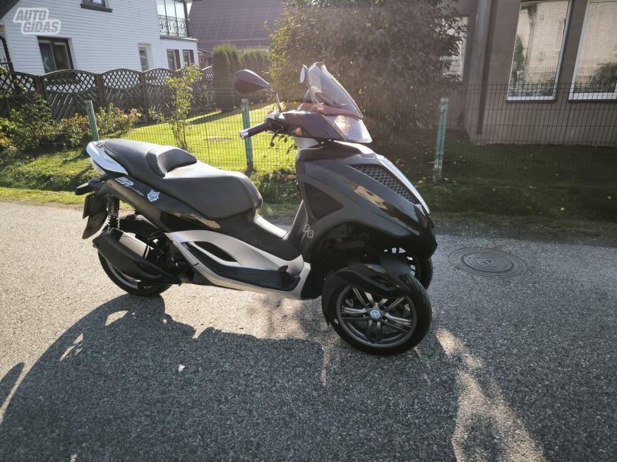 Melns Piaggio MP3 2012 Vilkaviškis, ar dzinēja tilpumu 0.30 L un nobraukumu 18 tūkst. km par 1400 €, foto 6 vietnē AUTOMOTO.COM.LV