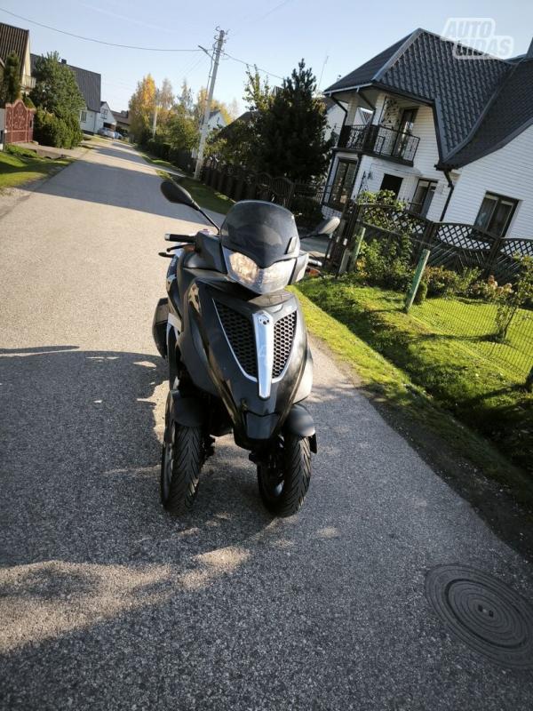 Melns Piaggio MP3 2012 Vilkaviškis, ar dzinēja tilpumu 0.30 L un nobraukumu 18 tūkst. km par 1400 €, foto 7 vietnē AUTOMOTO.COM.LV
