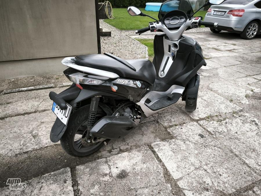 Melns Piaggio MP3 2013 Vilkaviškis, ar dzinēja tilpumu 0.30 L un nobraukumu 17 tūkst. km par 2000 €, foto 1 vietnē AUTOMOTO.COM.LV