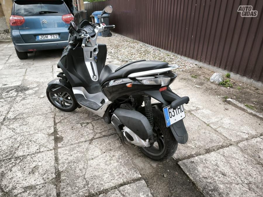 Melns Piaggio MP3 2013 Vilkaviškis, ar dzinēja tilpumu 0.30 L un nobraukumu 17 tūkst. km par 2000 €, foto 4 vietnē AUTOMOTO.COM.LV