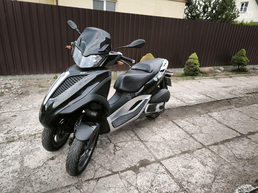 Melns Piaggio MP3 2013 Vilkaviškis, ar dzinēja tilpumu 0.30 L un nobraukumu 17 tūkst. km par 2000 €, foto 5 vietnē AUTOMOTO.COM.LV