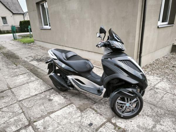 Melns Piaggio MP3 2013 Vilkaviškis, ar dzinēja tilpumu 0.30 L un nobraukumu 17 tūkst. km par 2000 €, foto 5 vietnē AUTOMOTO.COM.LV
