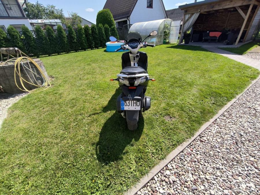 Melns Piaggio MP3 2013 Vilkaviškis, ar dzinēja tilpumu 0.30 L un nobraukumu 17 tūkst. km par 2000 €, foto 9 vietnē AUTOMOTO.COM.LV