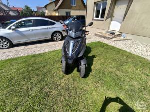 Melns Piaggio MP3 2013 Vilkaviškis, ar dzinēja tilpumu 0.30 L un nobraukumu 17 tūkst. km par 2000 €, foto 12 vietnē AUTOMOTO.COM.LV