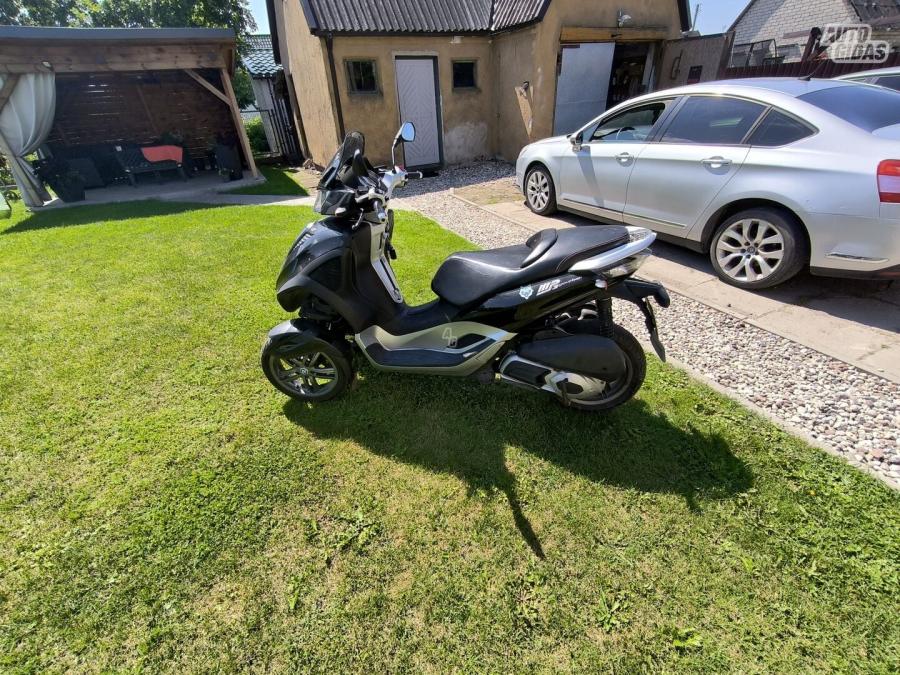 Melns Piaggio MP3 2013 Vilkaviškis, ar dzinēja tilpumu 0.30 L un nobraukumu 17 tūkst. km par 2000 €, foto 13 vietnē AUTOMOTO.COM.LV
