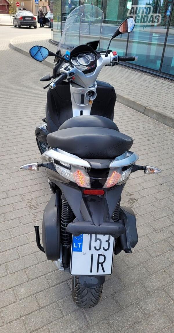 Black Piaggio MP3 2014 in Utena, with an engine capacity of 0.30 L and mileage of 33 thousand km for 1950 €, photo 3 on AUTOMOTO.COM.LV