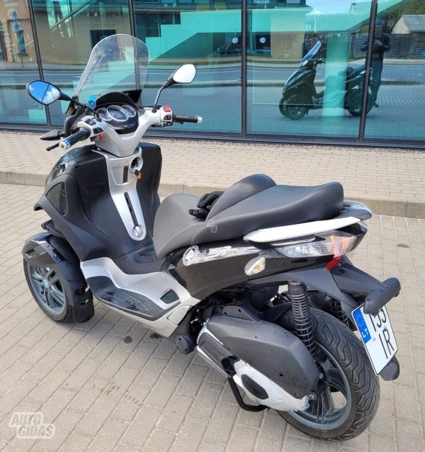 Black Piaggio MP3 2014 in Utena, with an engine capacity of 0.30 L and mileage of 33 thousand km for 1950 €, photo 4 on AUTOMOTO.COM.LV